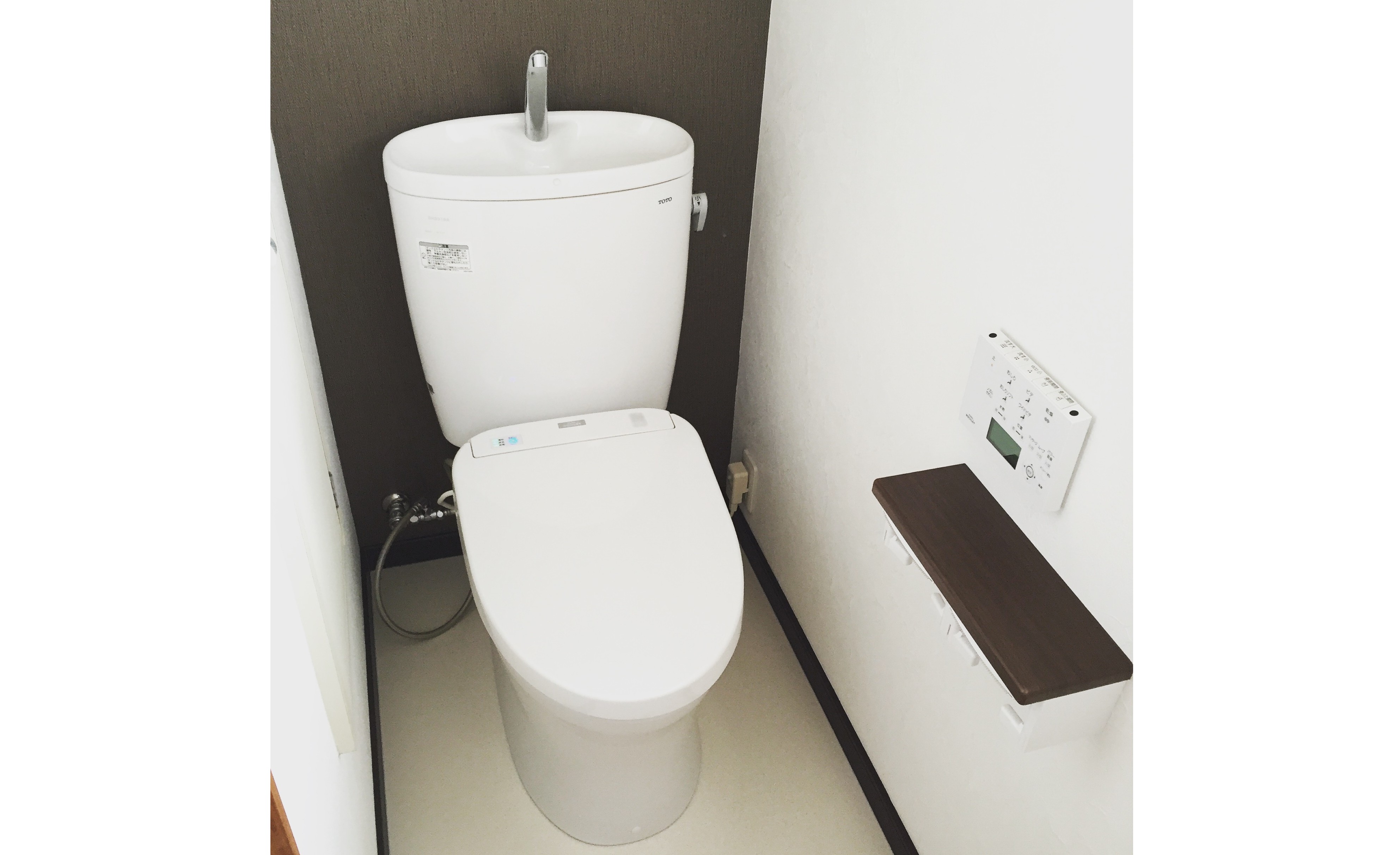 タイル貼りのトイレをクロス仕上げに【TOTO】｜Suidobi株式会社（浜松市）